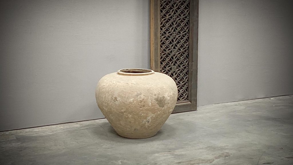 Unique weathered vintage design pottery - The Silk Road Collection